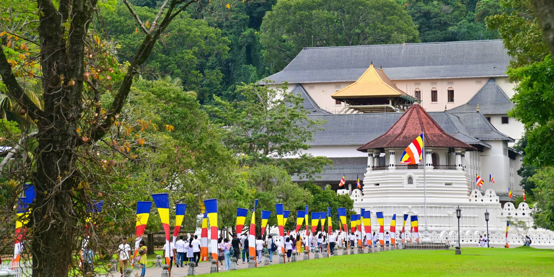 Visit Sri Dalada Maligawa - The Sacred Temple of the Tooth Relic